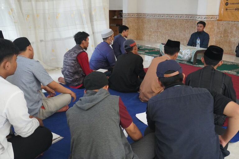 Dauroh Relawan Pengajar, Sadar Belajar Untuk Mengajar | Pesantren Bina ...